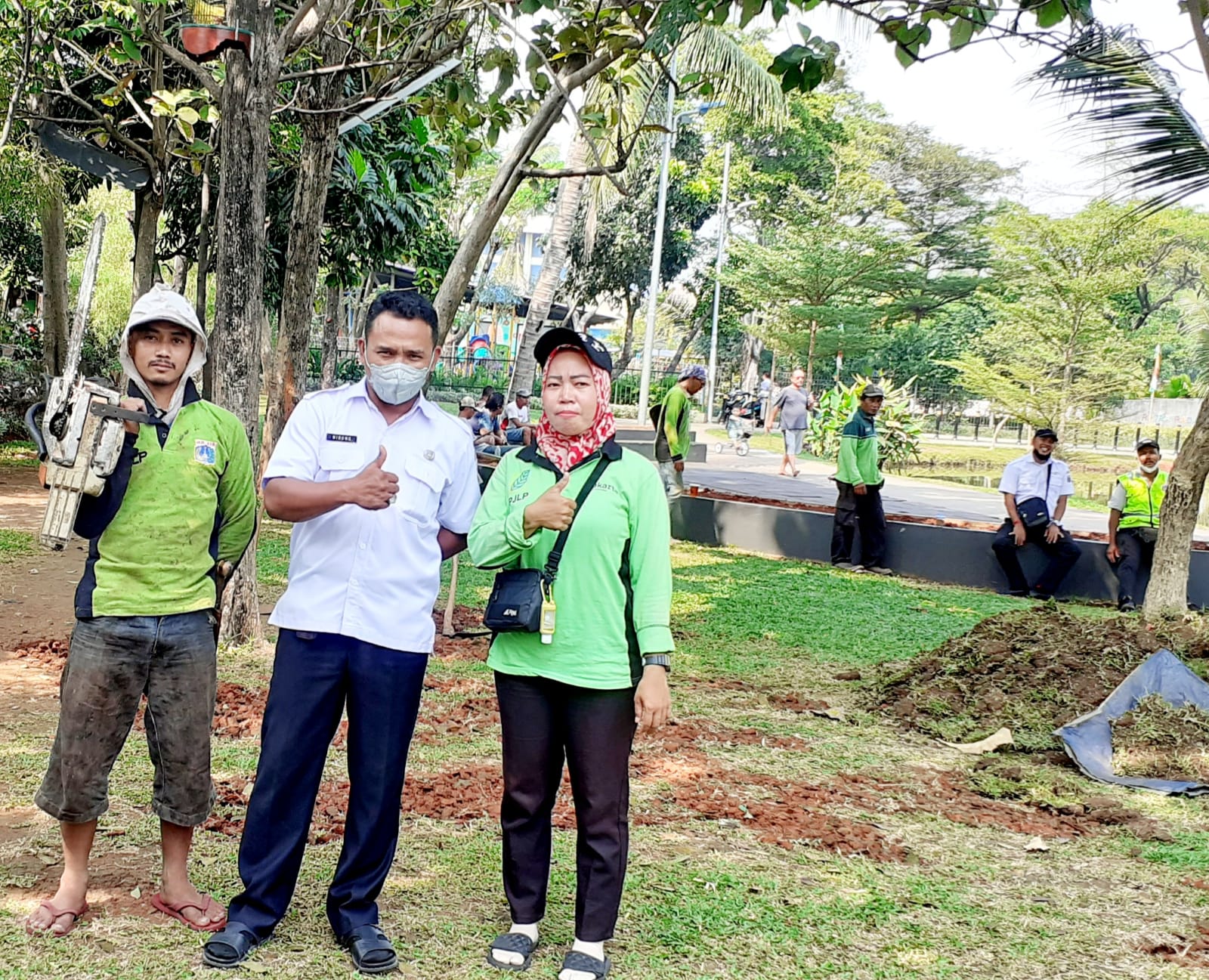 Penanaman Rumput dan Penambahan Pola Tanaman di Taman RBU. – Terbit ...
