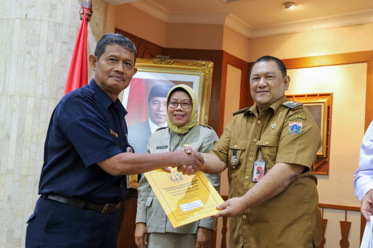 ASN BUP Jakut Terima SK Pensiun – Terbit Pertama di Makassar Tahun 1968